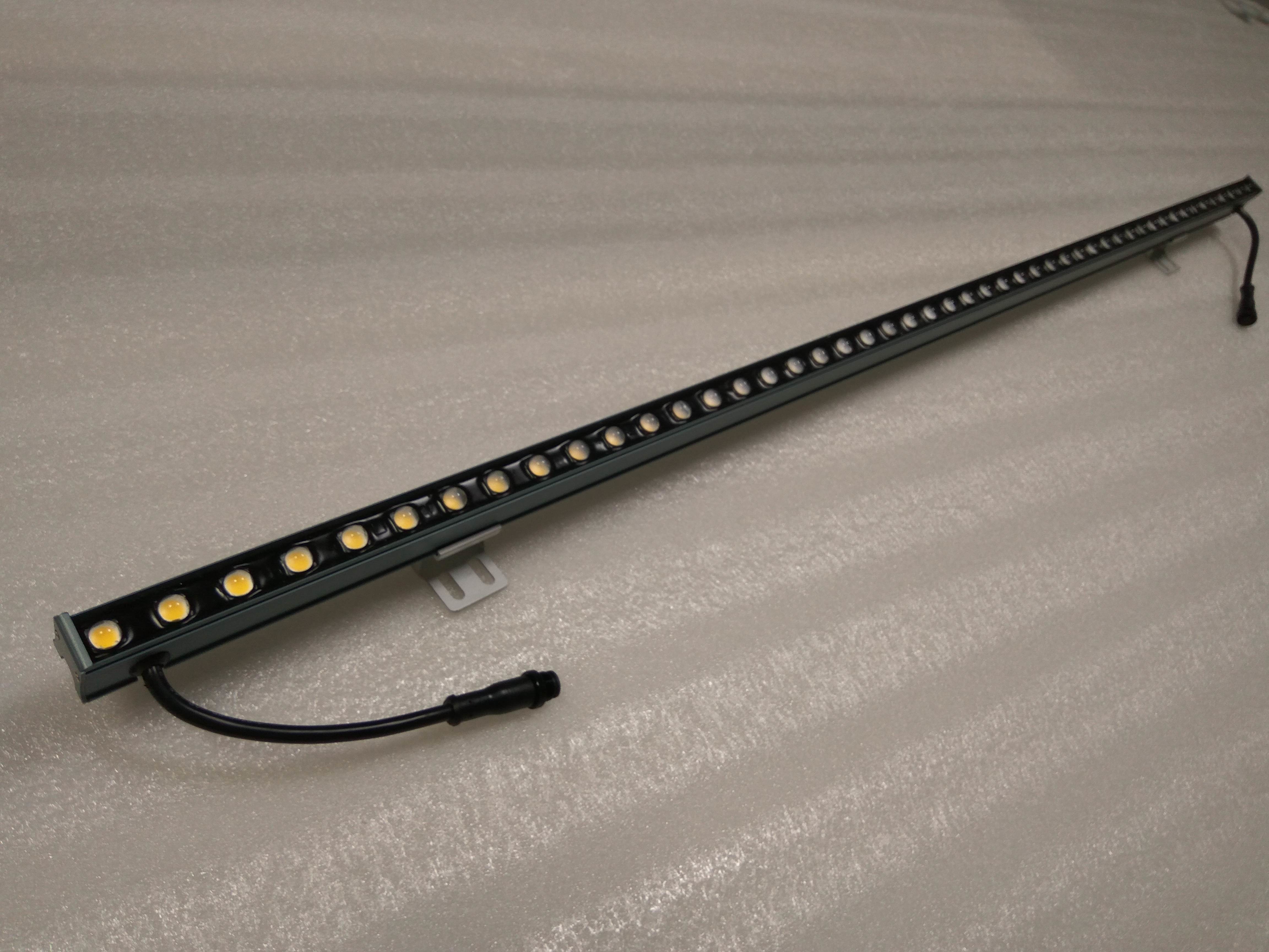 Facade Lighting 18 Watt Color Changing LED Wall Washer 20.5mm Pixel Pitch